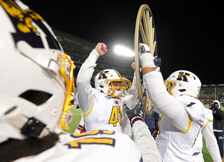 Kent State vs Akron football score, recap. KSU seizes Wagon Wheel in ...