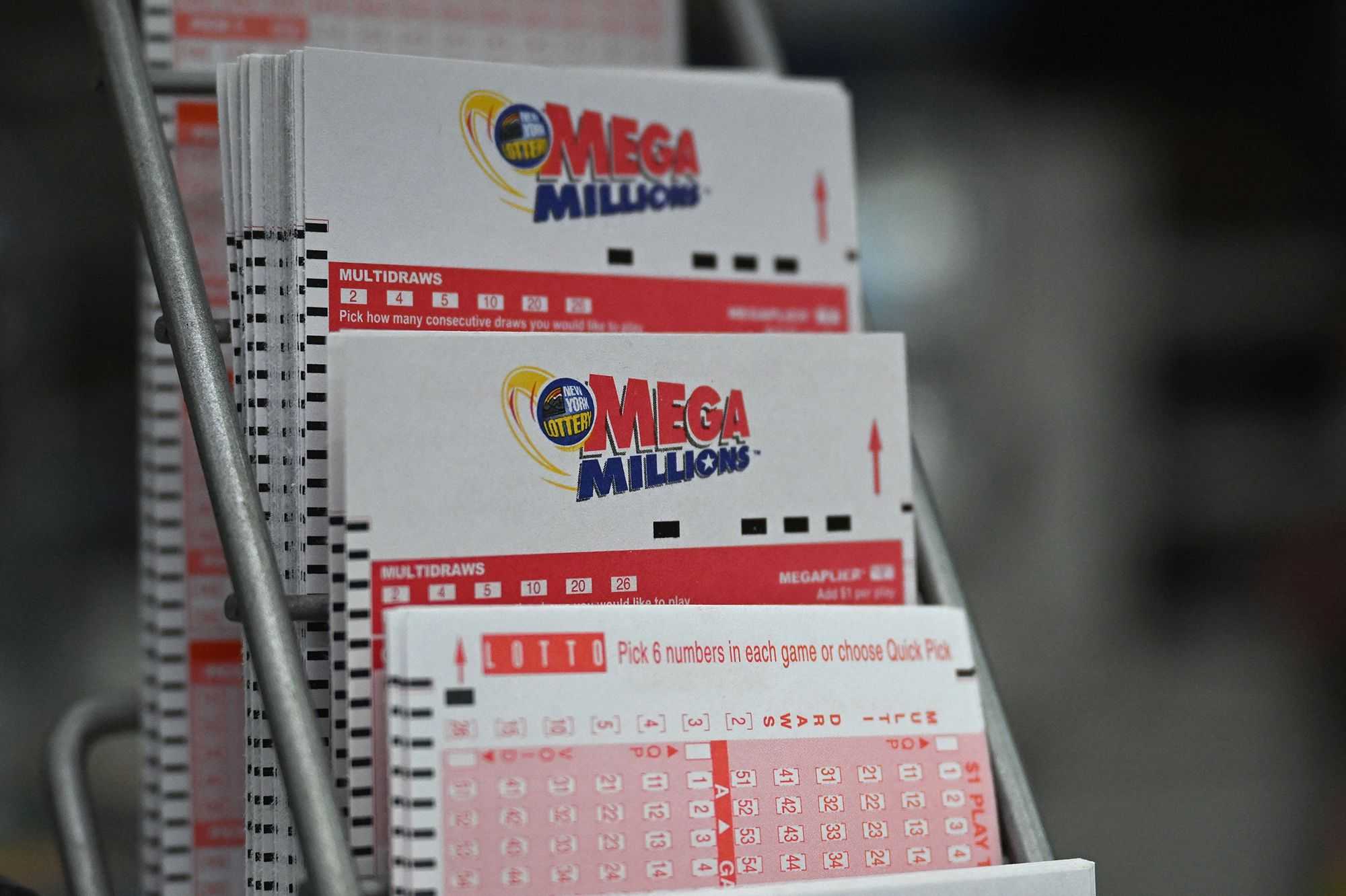 Mega Millions jackpot gets closer to $1 billion after no big winner on ...