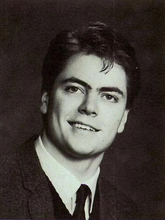 20 Celebrity Yearbook Photos You Might Not Recognize