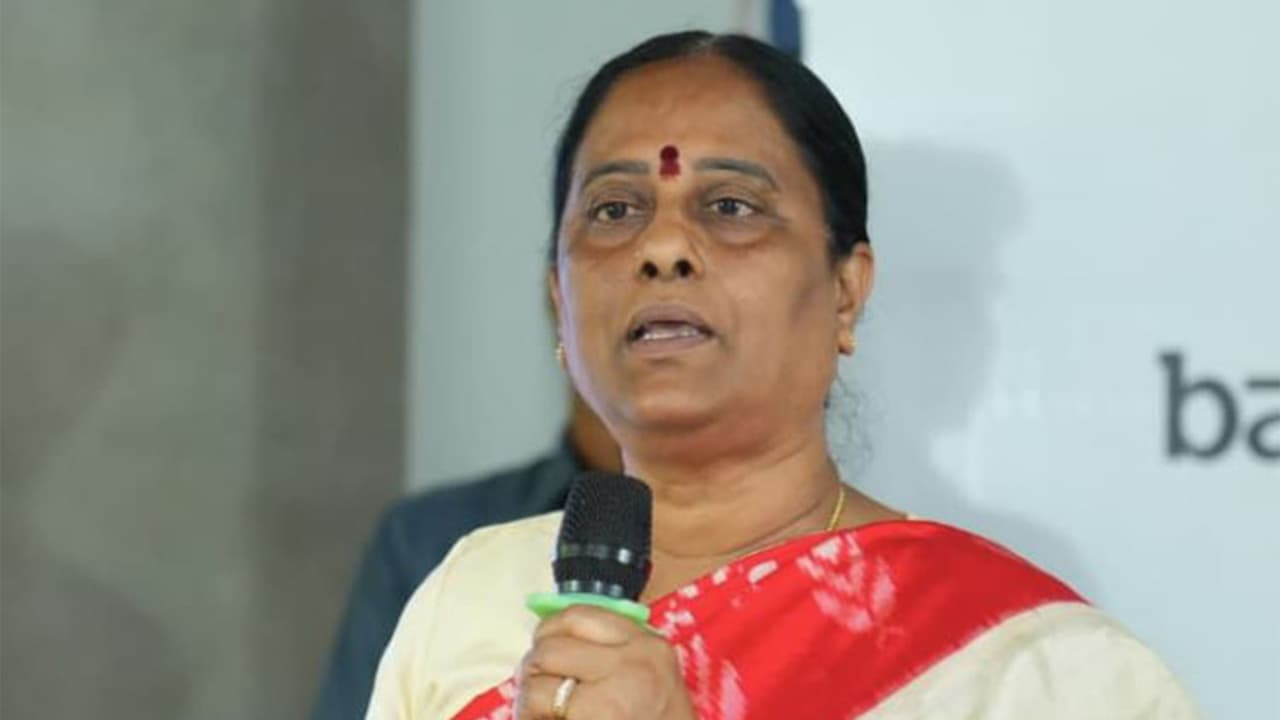 Konda Surekha clarifies remarks on Nagarjuna, says no intent to defame