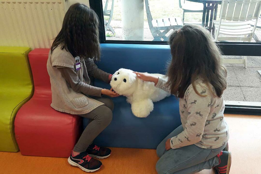Paro, un robot émotionnel d’assistance thérapeutique pour les enfants ...