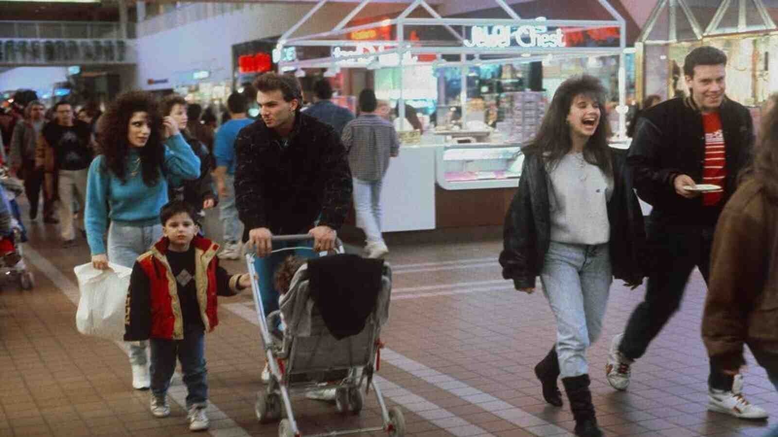 What Going to the Mall Looked Like on an '80s Weekend