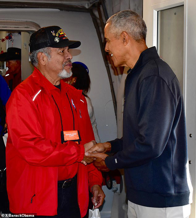 Barack Obama boards Honor Flight to DC in surprise Veterans Day visit ...