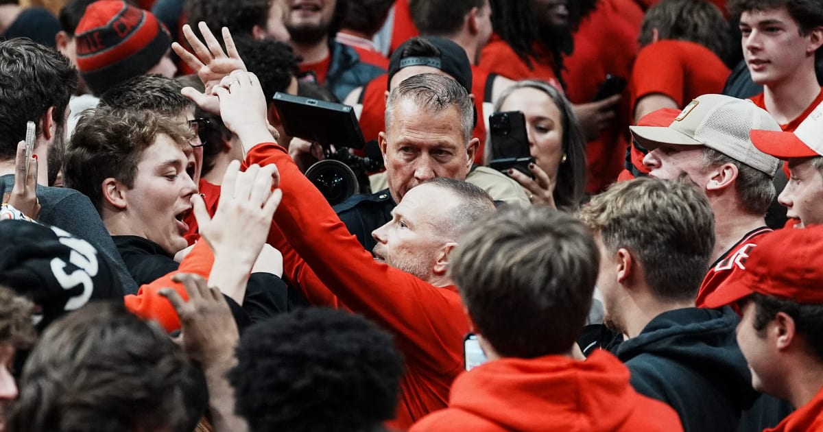 Pat Kelsey dislocated his finger celebrating his first win over Kentucky