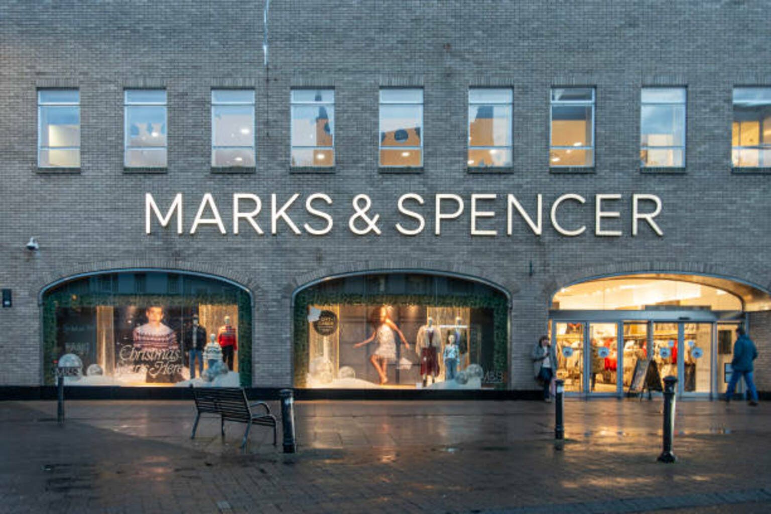 Marks & Spencer overhauls supply chain to double online sales, rebounds ...