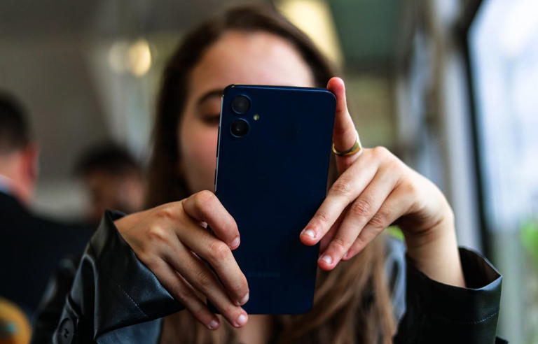 Les réseaux sociaux et l’IA sont la première source d’information pour ...