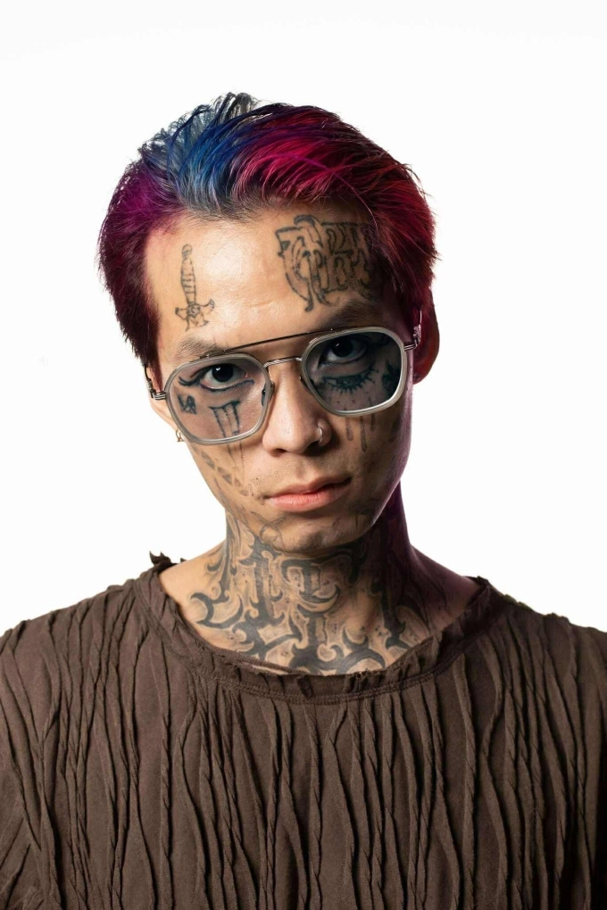 Man ‘burns’ face 8 times to remove tattoos
