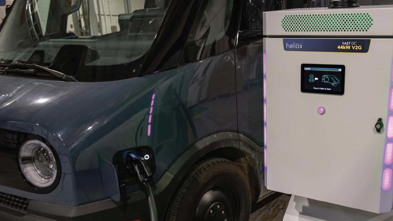 Heliox’s New DC Fast Charger Can Send Power Back To The Grid