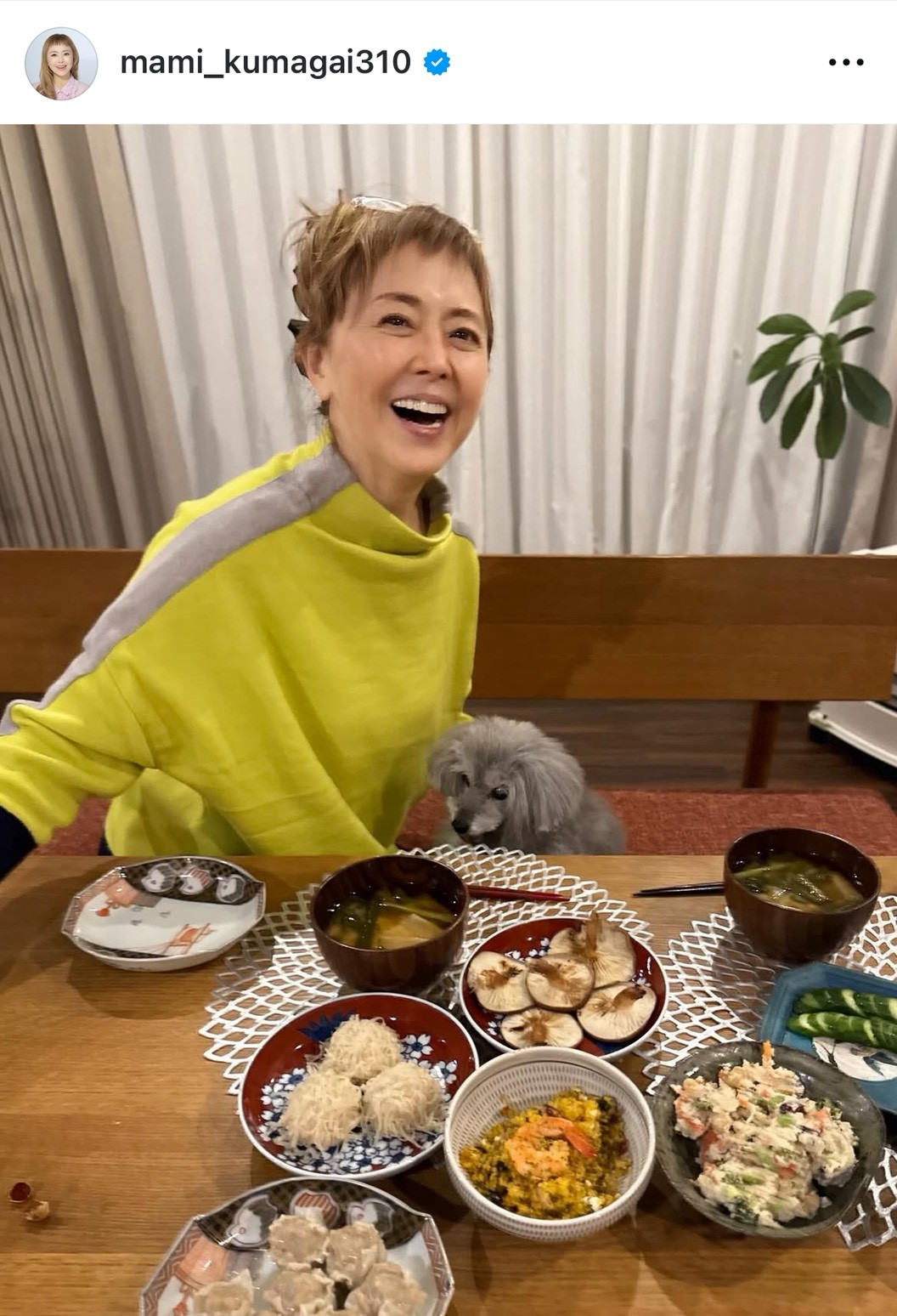 熊谷真実、夫の手料理も並ぶ“おうちごはん”に反響「旦那様に愛されてるぅ」「おいしそう」「イイ笑顔」 2023年に再々婚