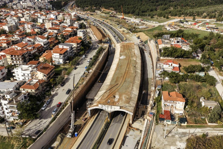 Θεσσαλονίκη: Εντυπωσιακές εικόνες από το Fly Over - Πότε ολοκληρώνεται ...
