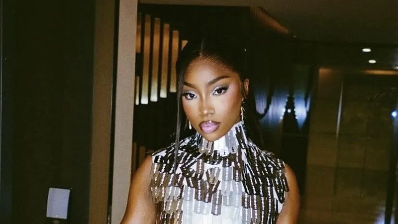 When fashion cuts deep: Indiyah Polack's daring razor blade dress ...