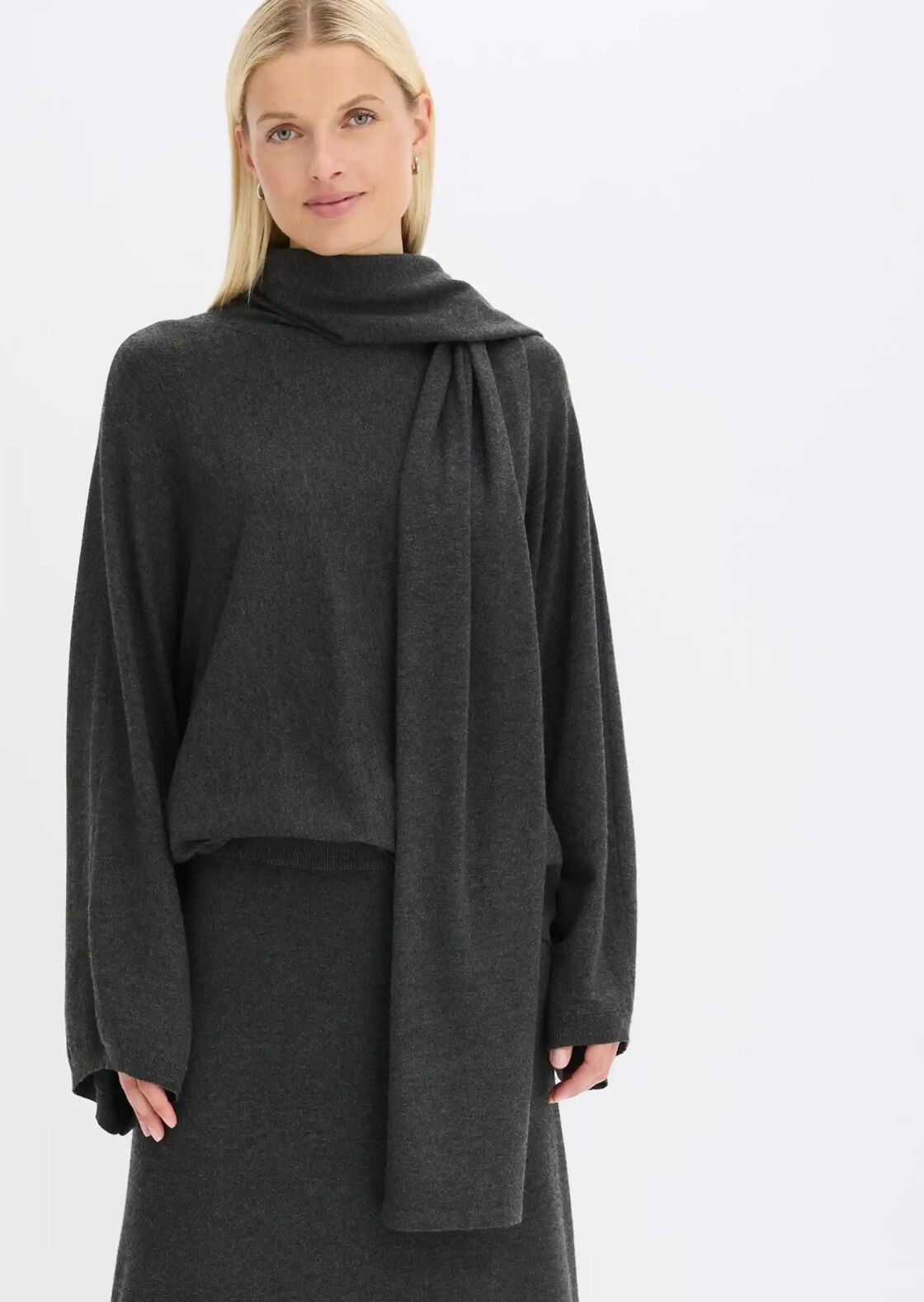 Bonprix propose un pull écharpe chic à moins de 30€ et il est ...