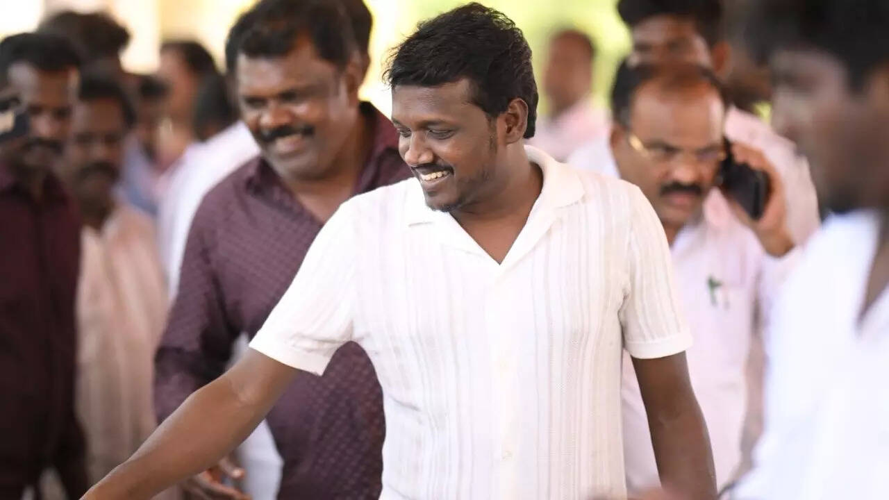 Mari Selvaraj celebrates ‘Bison’ success with Nellai villagers; a ...
