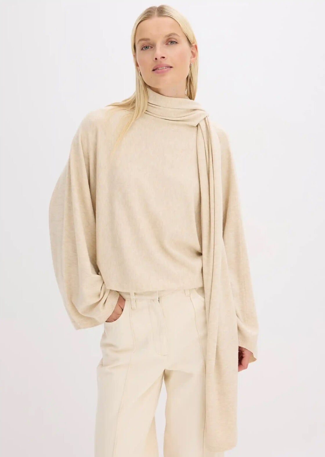 Bonprix propose un pull écharpe chic à moins de 30€ et il est ...