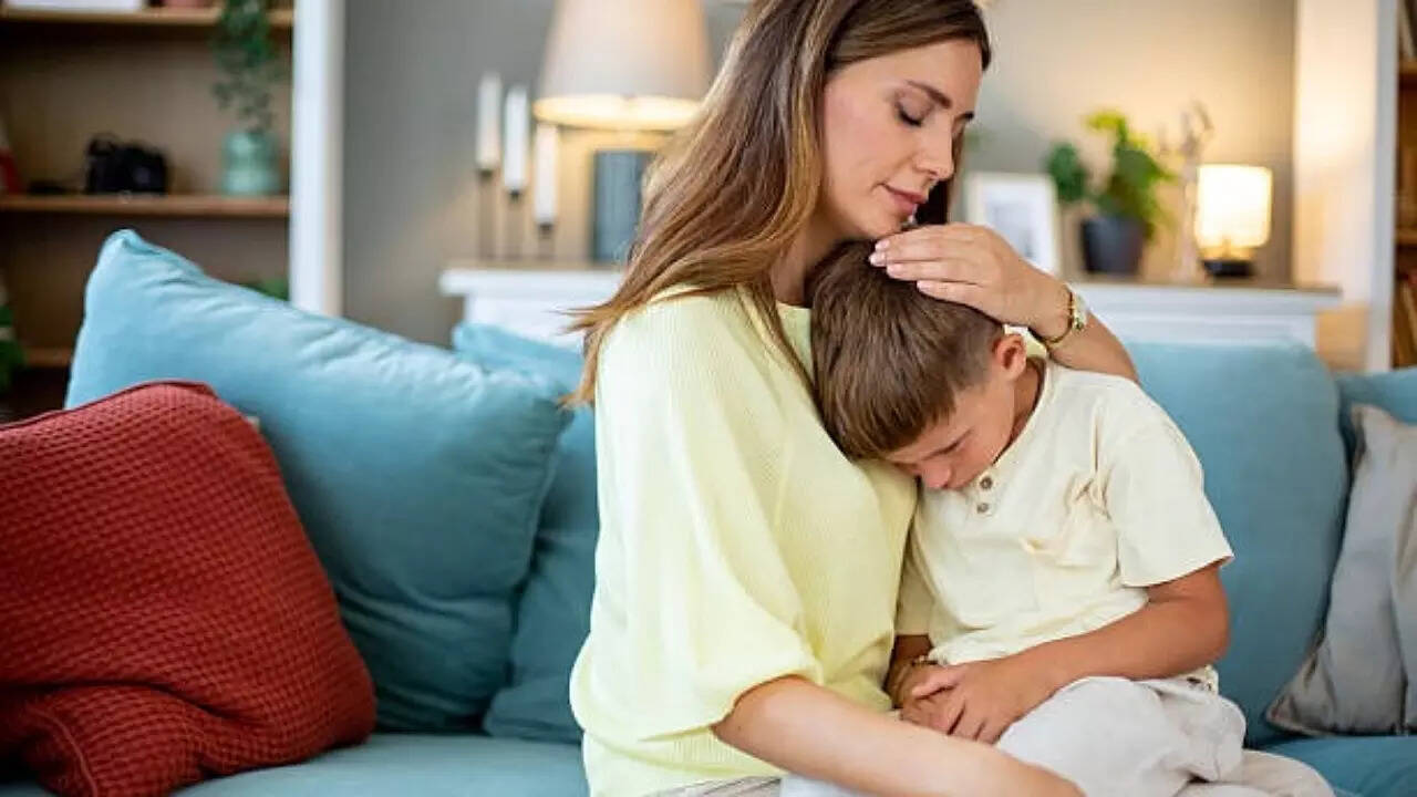 8 Things done by parents that secretly stress the child out