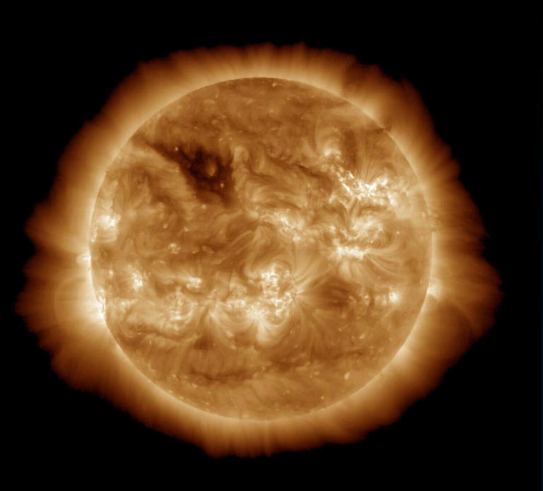 Northern lights make rare Los Angeles appearance amid major geomagnetic ...