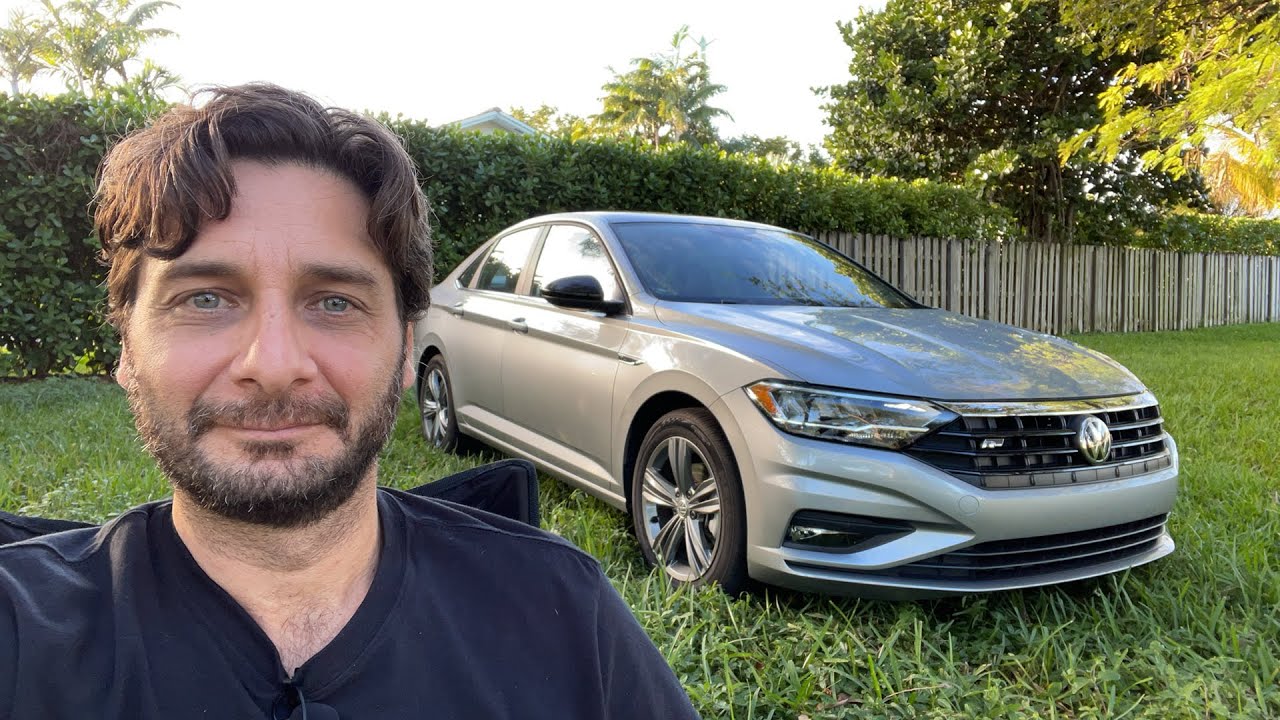 Volkswagen Jetta R-Line 2021... y un café