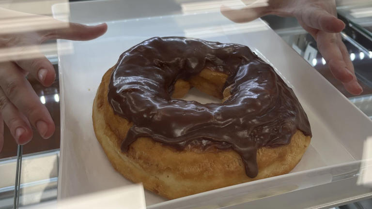 South SIde Dat Donut opens in Lakeview