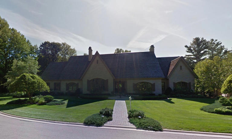 Aaron Rodgers wants $3.7M for his Wisconsin mansion just months after ...