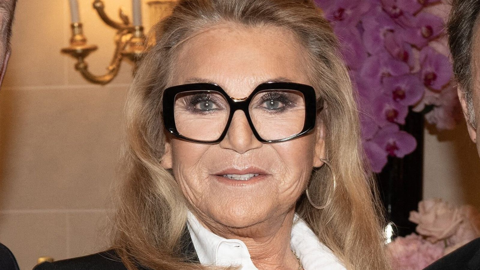 “Cette coiffure vous rajeunit” : Sheila (80 ans) transformée avec sa nouvelle coupe de cheveux ...