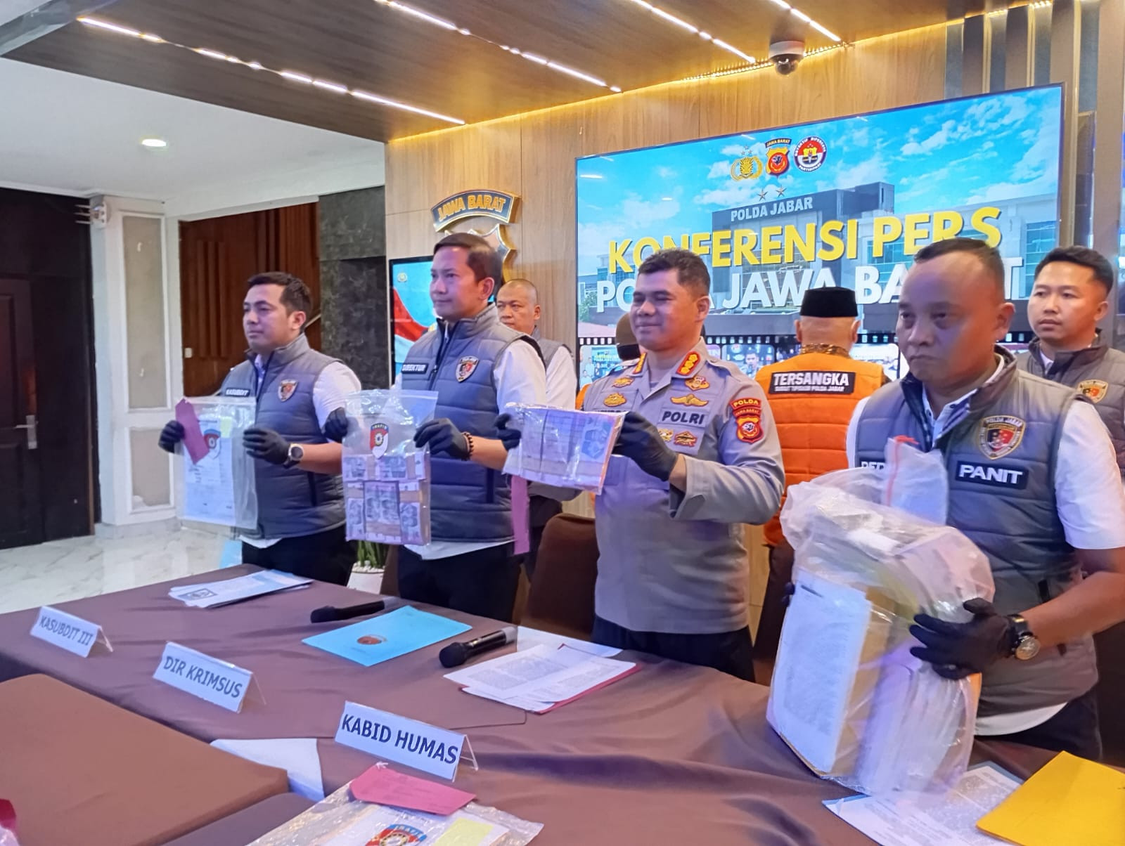 Polisi Tangkap Sekdis Kuningan, Diduga Tutup Mata Pengusaha Garap ...