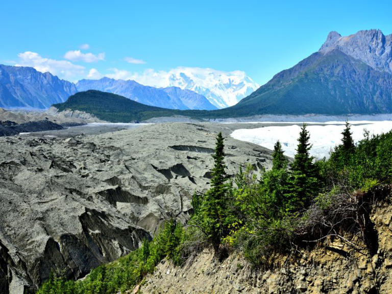 Unusual Kayaking at Kennicott Glacier Lake in Wrangell-St Elias ...