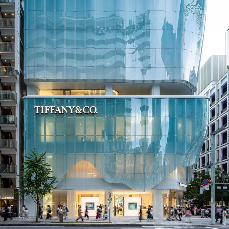 Jun Aoki cloaks Tiffany & Co store in curving glass panels