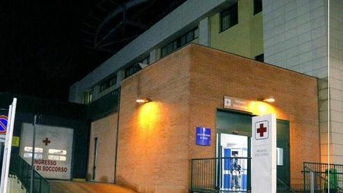 Livorno, si scaglia contro un medico e crea il caos in zona triage ...