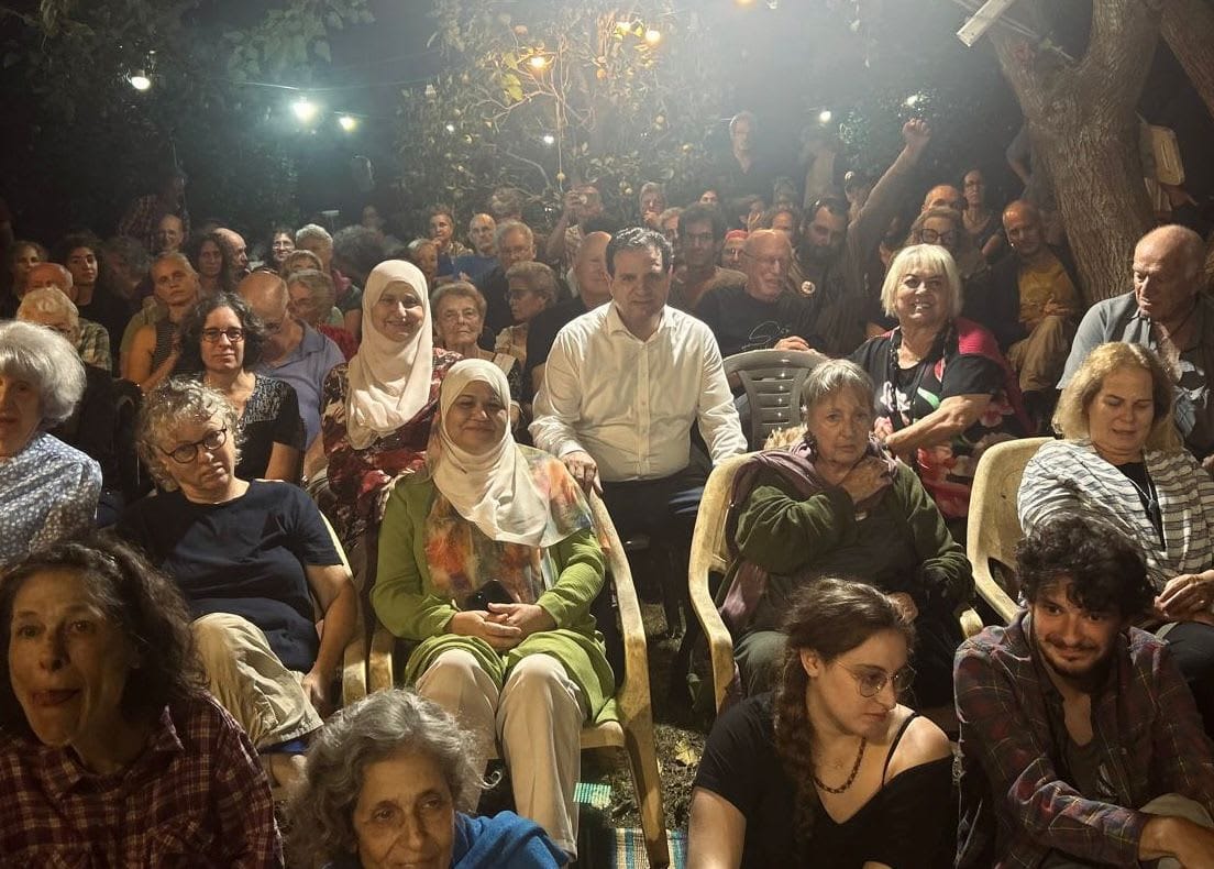 Ayman Odeh's Pardes Hana event disrupted by right-wing protesters