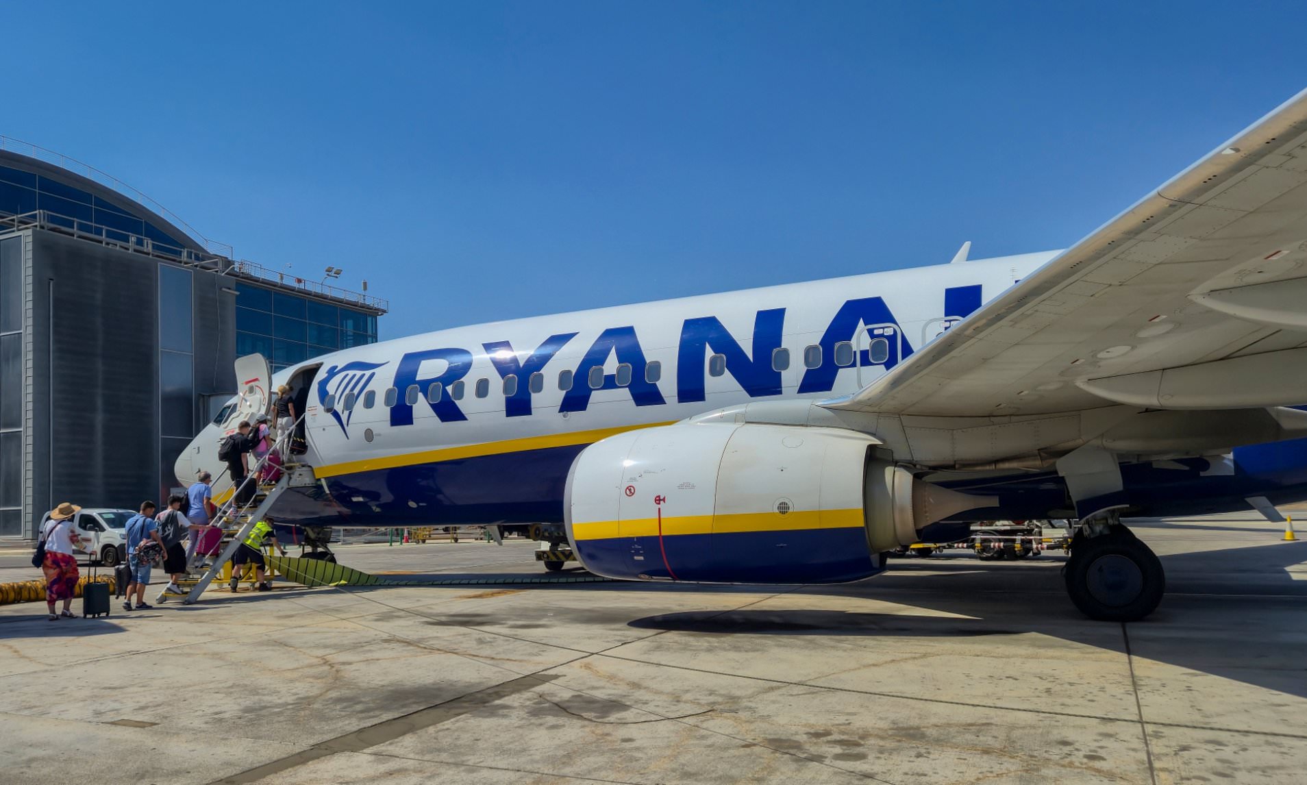 Ryanair passengers warned over heavy airport fee as controversial ...