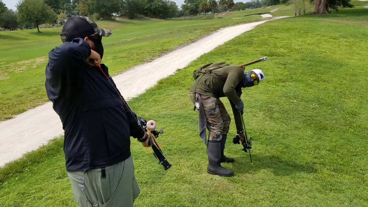 Turning Iguanas Into Bait - Wild Sling-Shot Fishing Adventure