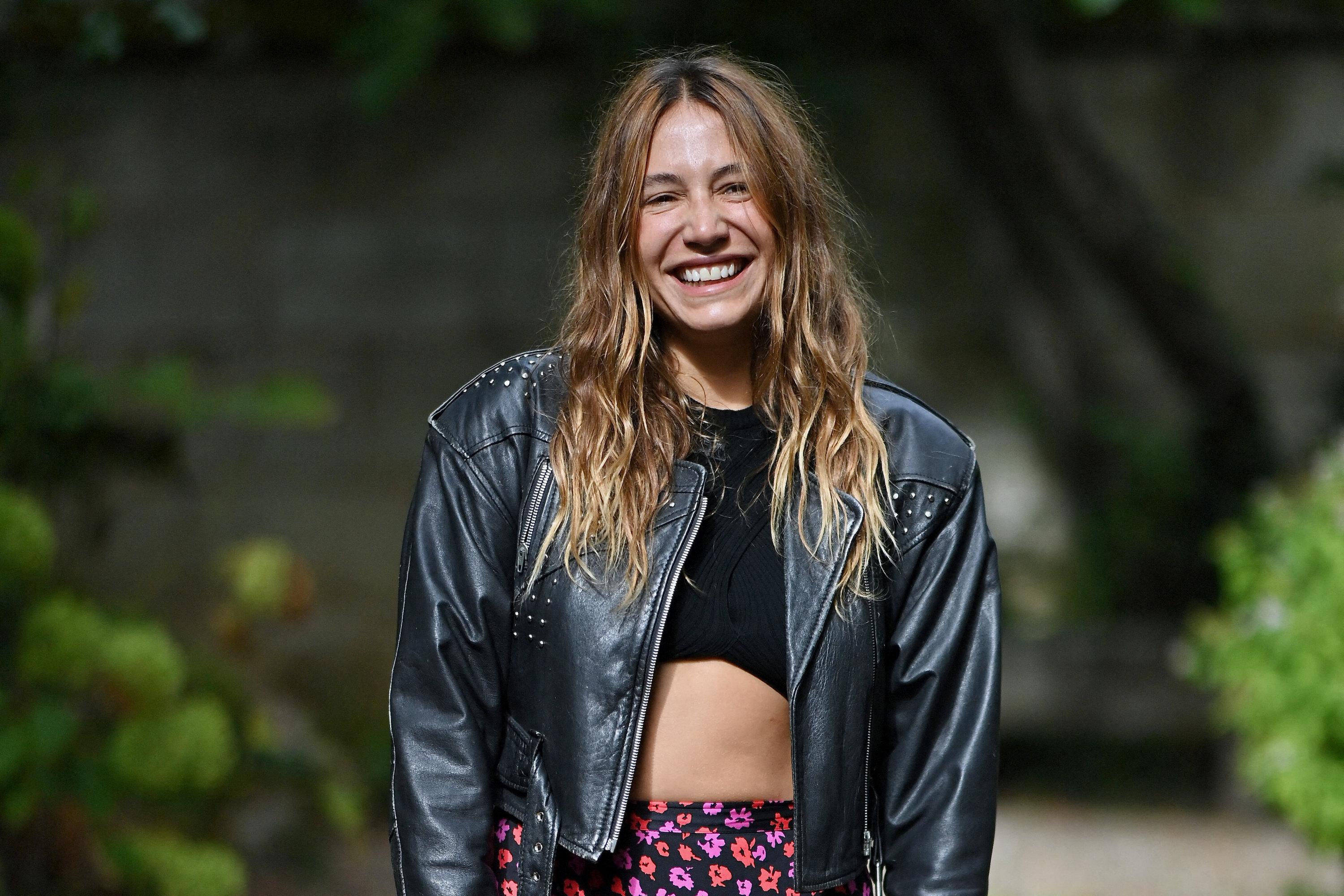 Izïa Higelin : «Je connais plein d’artistes qui renoncent à relayer ou ...