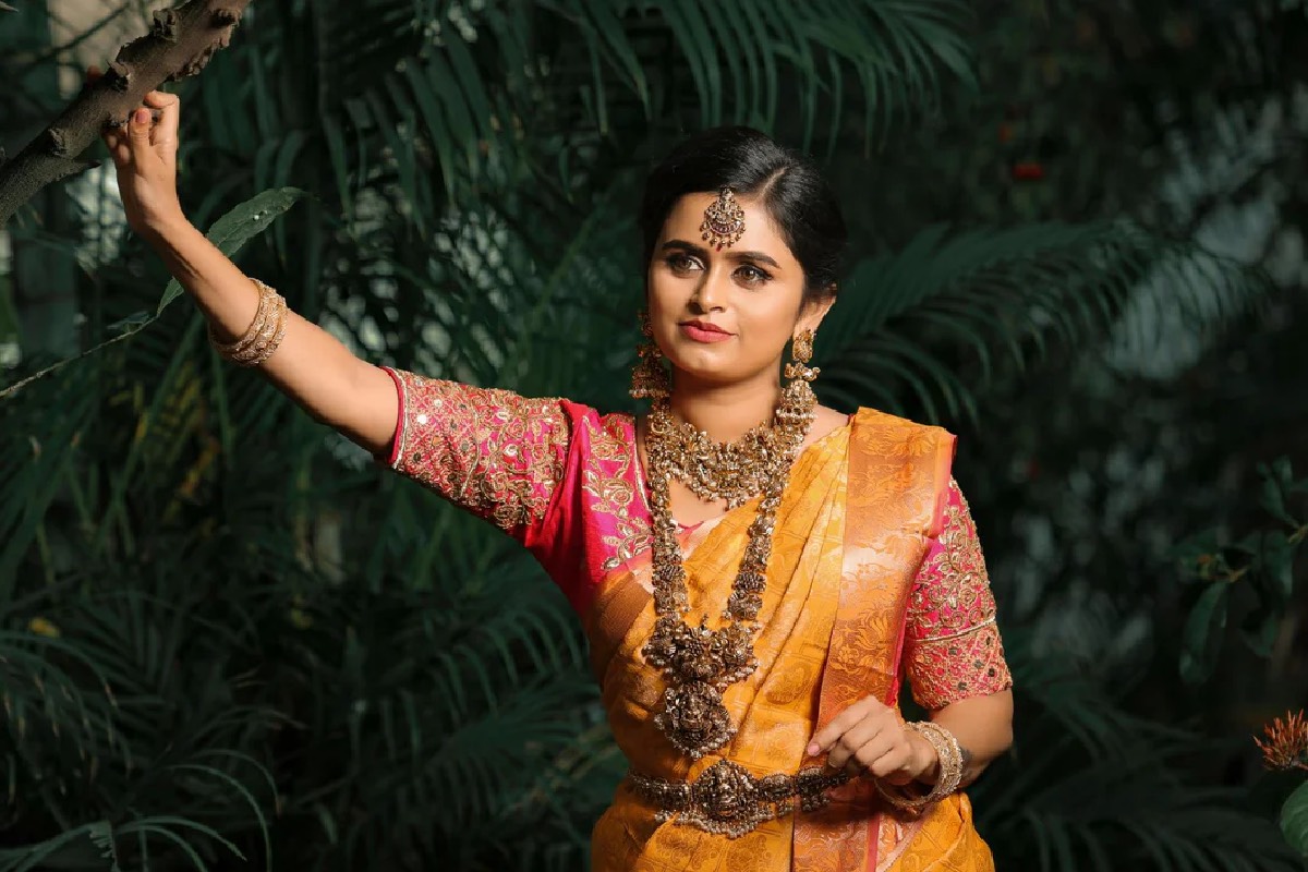 Best Jewelry to Pair with Sarees in 2025 | Elegant Earrings, Necklaces ...