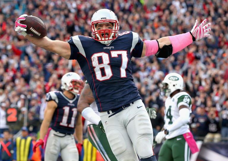 Rob Gronkowski signs 1-day contract to officially retire as a Patriot ...