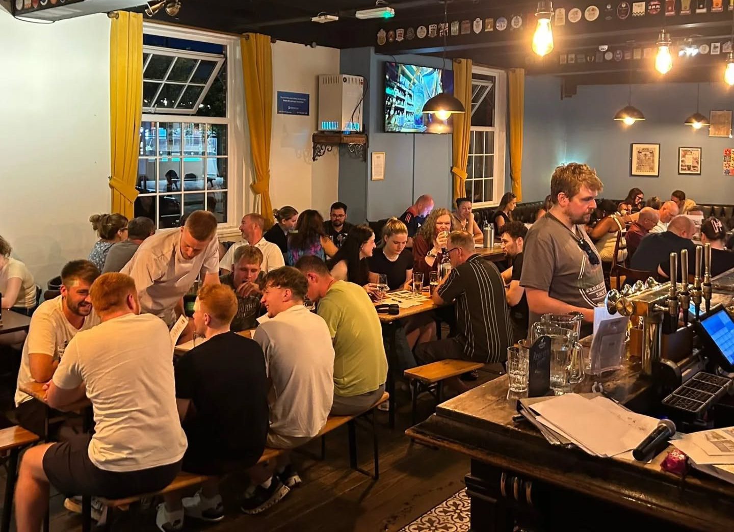 Pub quiz cheats banned for using this method...