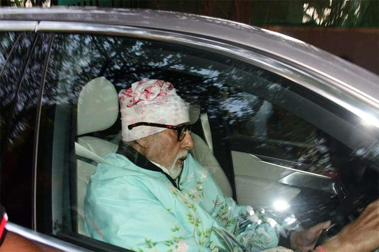 Watch: Amitabh Bachchan Snapped Arriving to Meet Dharmendra at His ...