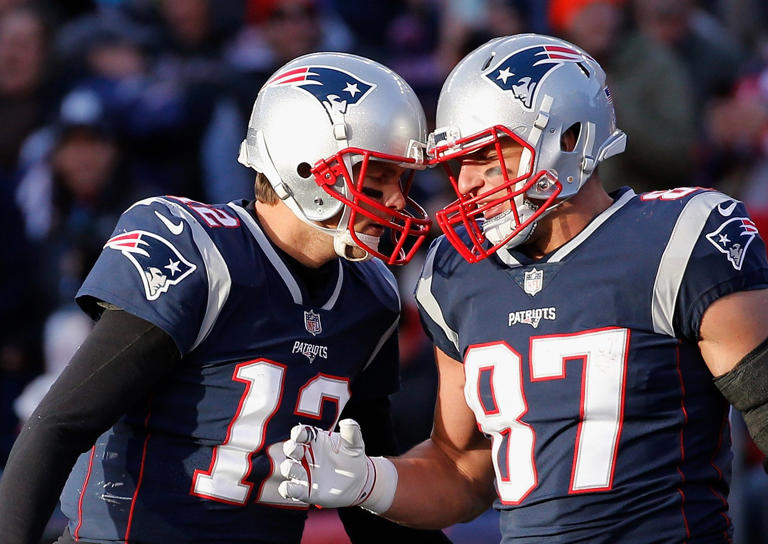 Watch live: Rob Gronkowski signing 1-day contract to officially retire as a Patriot