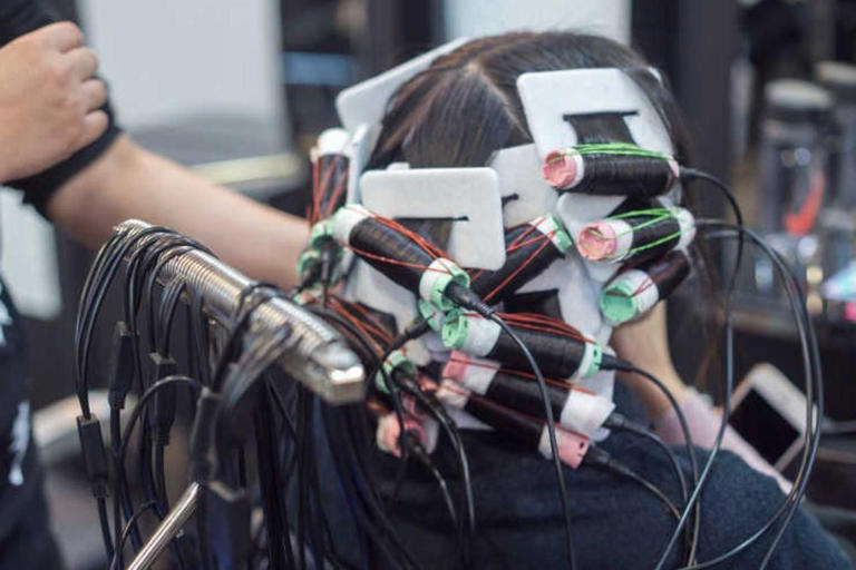 Perming Rambut: Jenis, Langkah-langkah, dan Cara Perawatan
