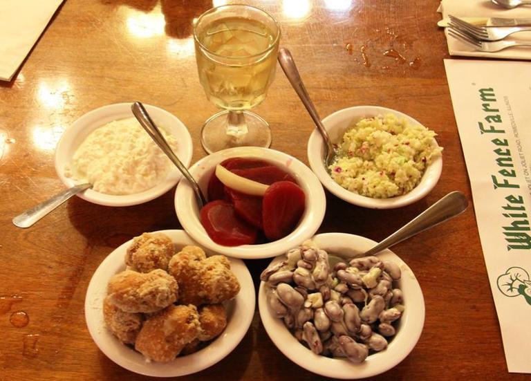 Illinois Buffets Frying Up Chicken The Old-Fashioned Delicious Way