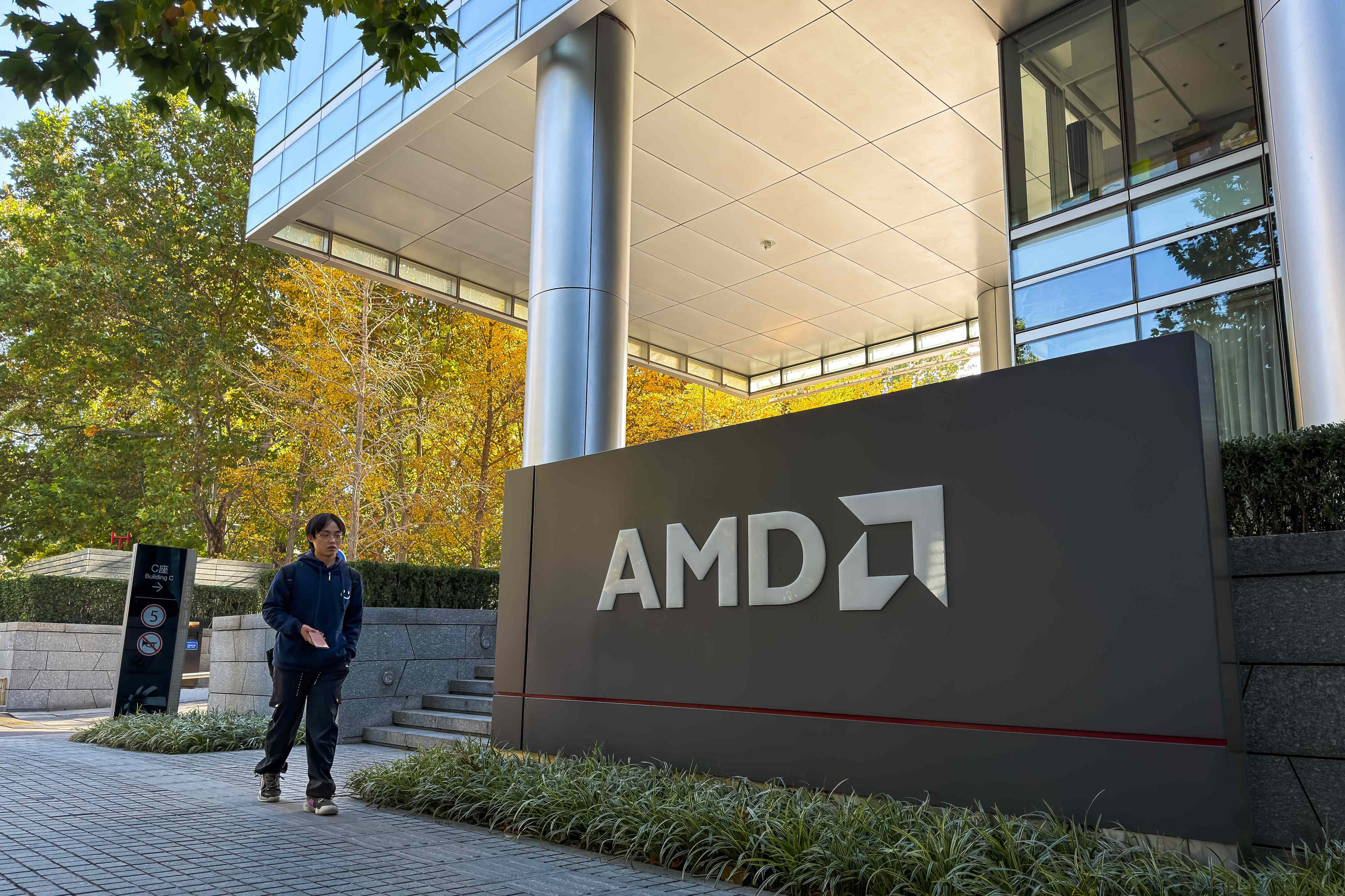 AMD CEO Lisa Su Said AI Demand Is ‘Insatiable.’ The Chipmaker's Stock ...