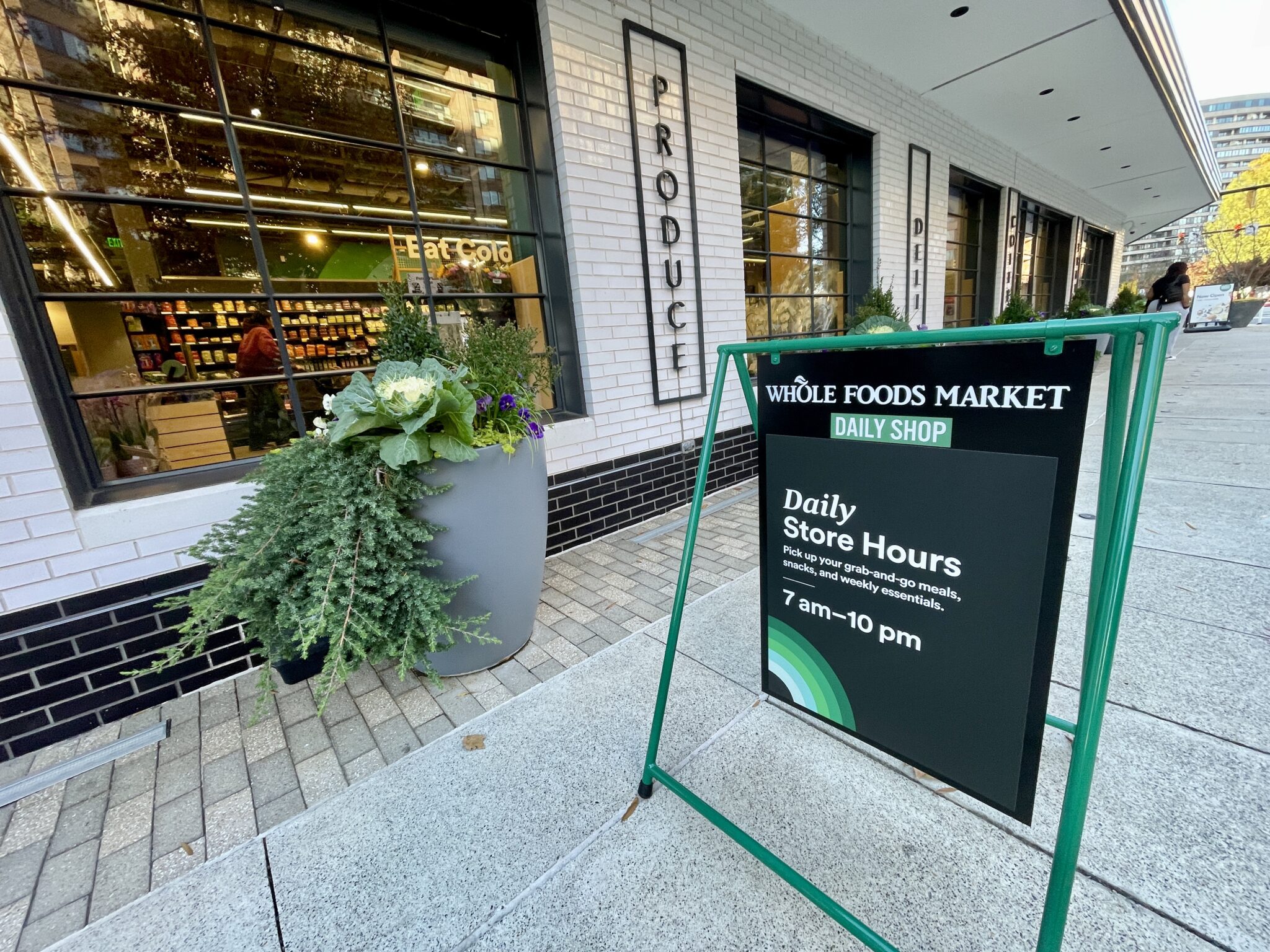 Whole Foods goes mini: Inside the new ‘Daily Shop’ grocery store near ...