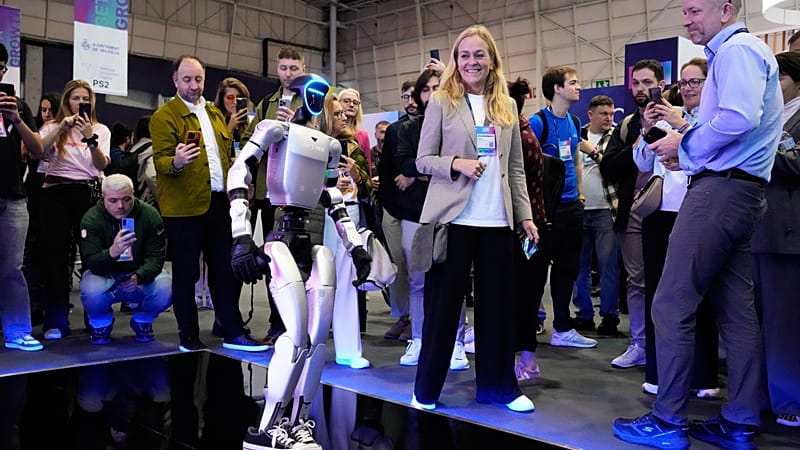 Robots danseurs en vedette au Web Summit de Lisbonne