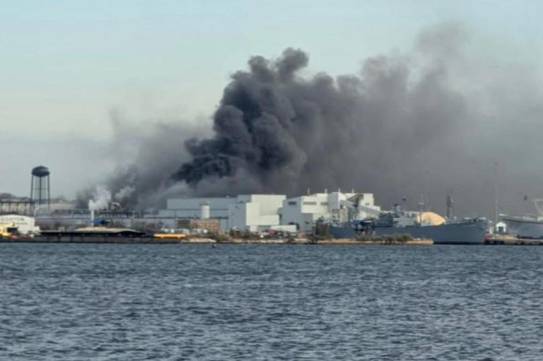 Baltimore warehouse fire blankets city in thick smoke as boats deployed ...