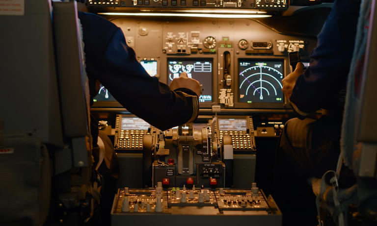 Unqualified captain flew passenger jets across Europe for months after ...
