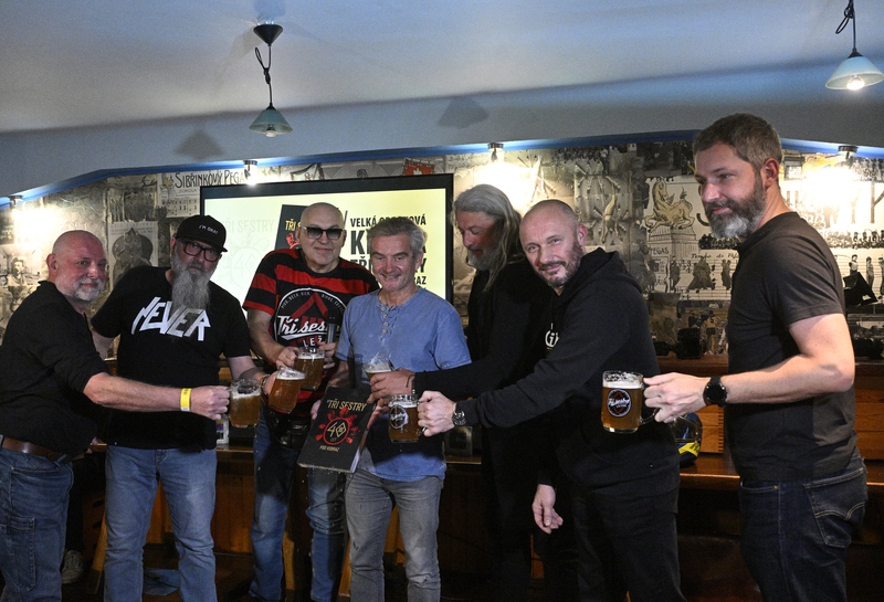 Skupina Tři sestry pokřtila album Pub art a obrazovou knihu 40 let pod ...