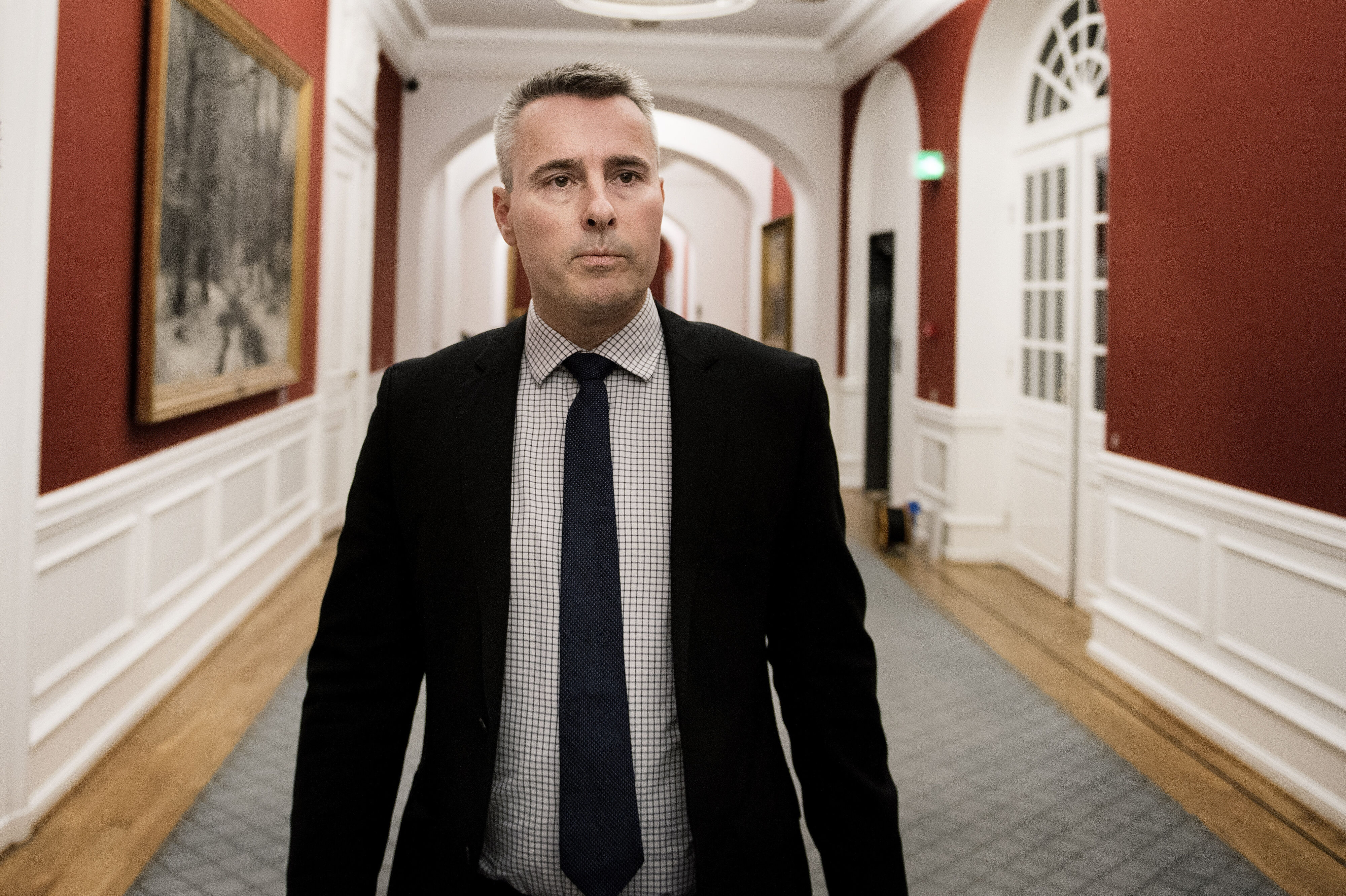 Søren Gade skal svare på spørgsmål om pension til dømte Sass