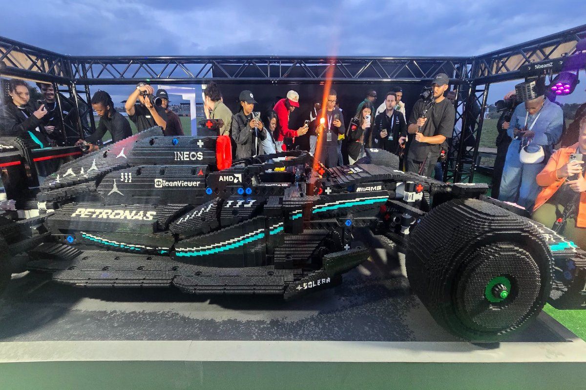 Life-size Mercedes-AMG F1 Car made of LEGO tours SA [pics]