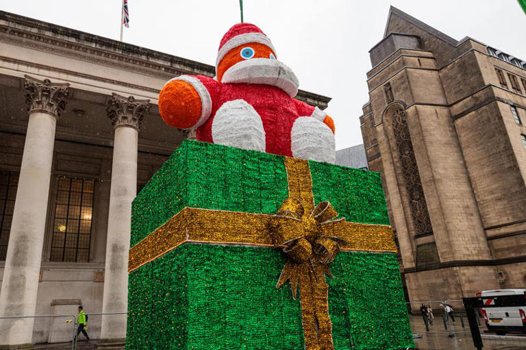 Manchester’s new giant Santa unveiled ahead of Christmas - and Zippy ...