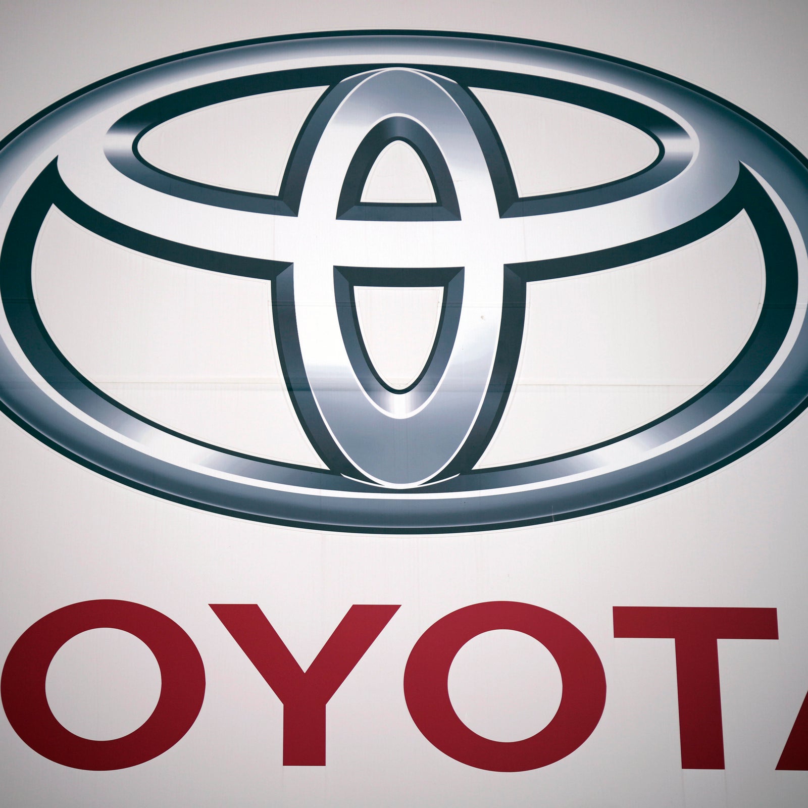 Toyota pledges to invest $10 billion in U.S. operations