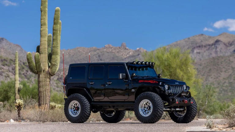 No Reserve: 5.7L-Powered 2017 Jeep Wrangler Unlimited Rubicon Hard Rock ...